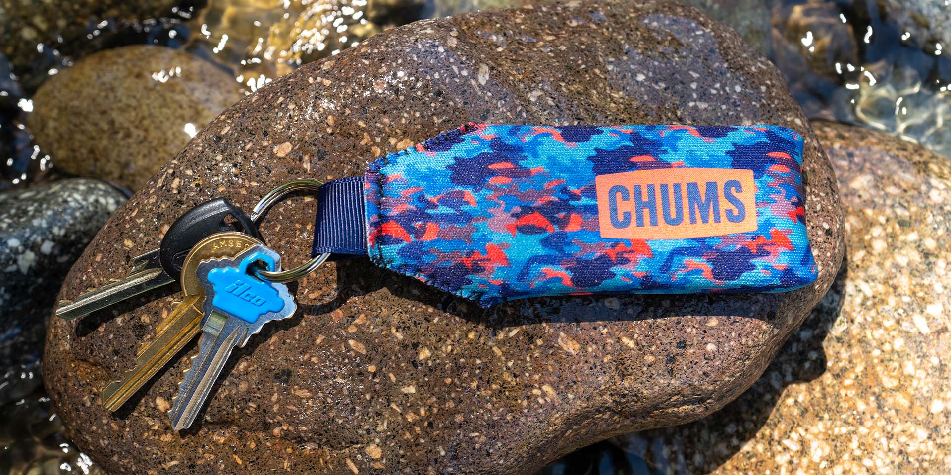 Floating Neo Keychain – Chums